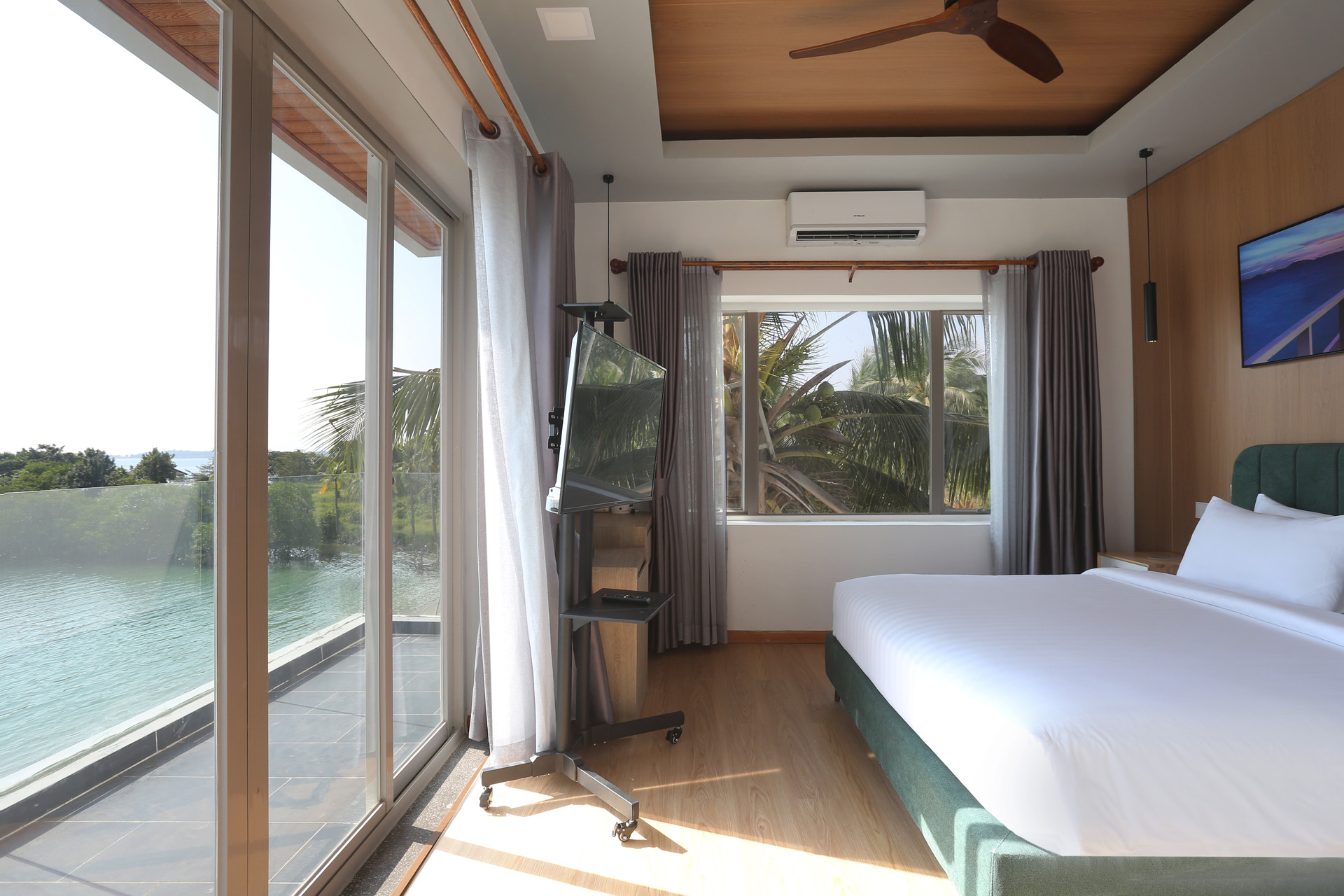 Premier Double Balcony Sea View - Koh Apikjun Resort (កោះអភិជន រីសត)